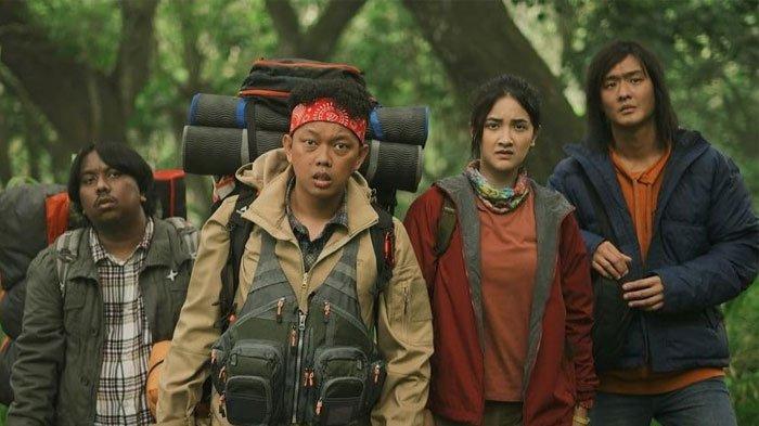 Sinopsis Sekawan Limo, Tanpa Sadar Mendaki Bersama Hantu - Tribunjambi.com