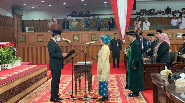 Edi Purwanto Pimpin Pengambilan Sumpah Janji Sri Herlita, PAW Agus Rama - Tribunjambi.com