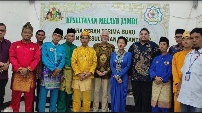 Ini Harapan Sultan Jambi Terkait Buku Mr. Randall Rutledge Tentang ...