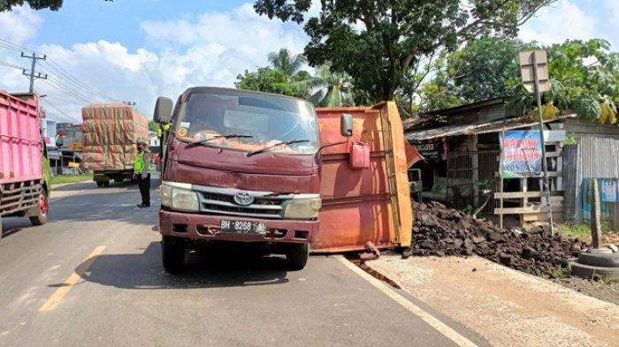 Kemacetan Panjang Terjadi di Lingkar Barat Akibat Sopir Truk Batubara yang Terbalik Melarikan ...