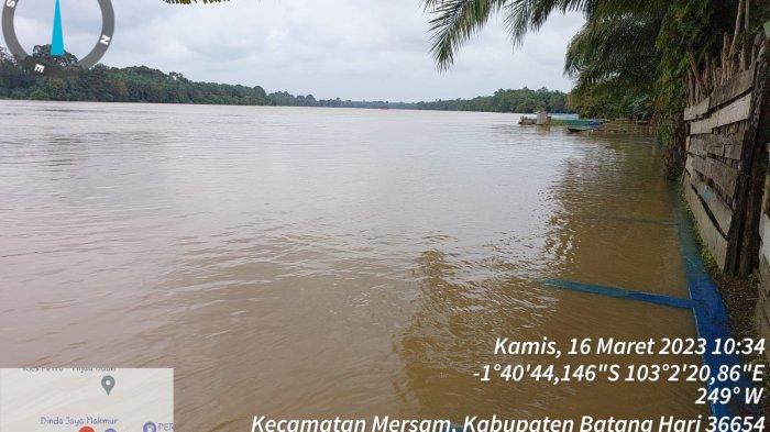 Tinggi Muka Air Sungai Batanghari di Pos Pantau Muara Bulian Naik Menjadi Siaga Awas ...