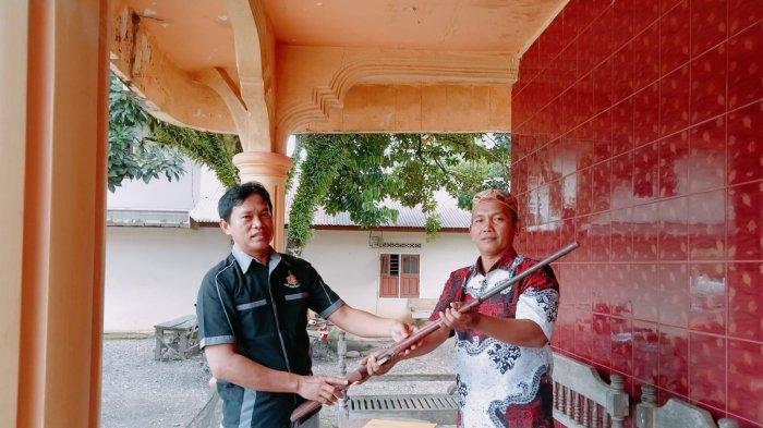 Tokoh Masyarakat Serahkan Senjata Api Rakitan ke Polres Merangin - Tribunjambi.com