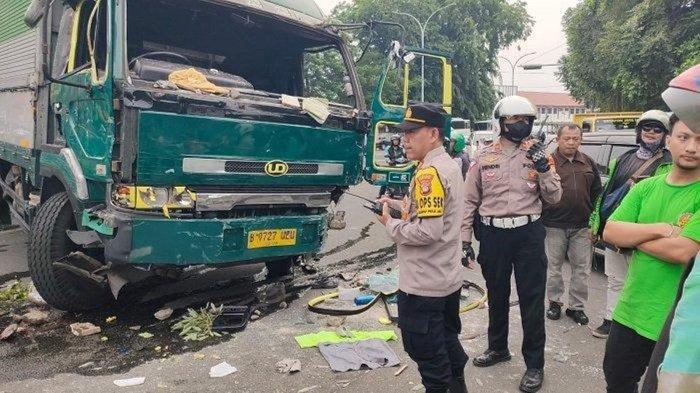 Tabrak Puluhan Kendaraan saat Kabur Usai Kecelakaan di Tangerang, Sopir ... Tabrak Puluhan Kendaraan saat Kabur Usai Kecelakaan di Tangerang, Sopir ...