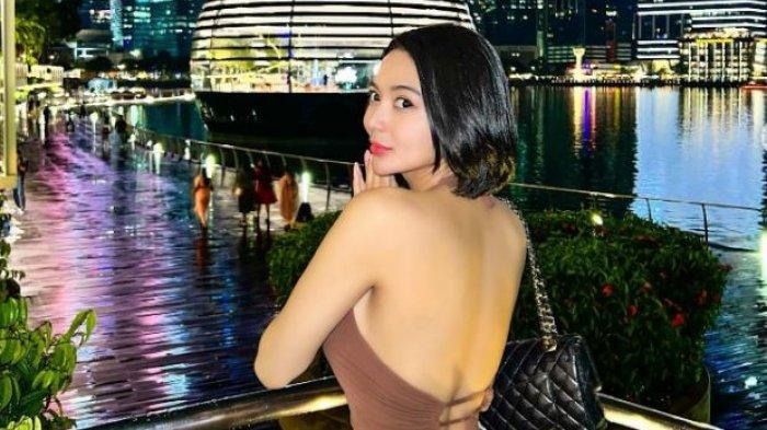 Salfok Celana Wika Salim Basah Saat Berpose Pamer Punggung Mulus, Warganet: Salin Atuh Teh ...