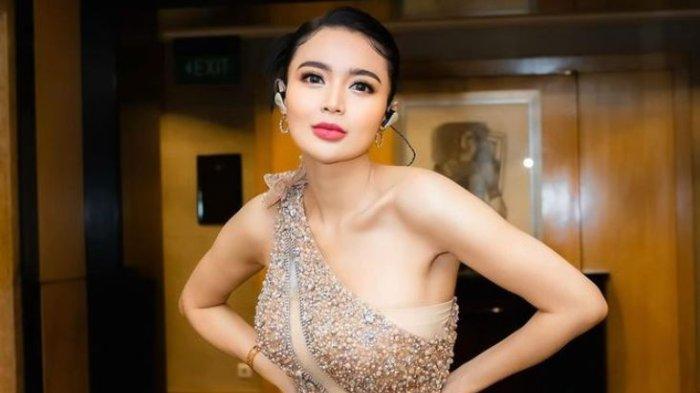 Pose Wika Salim Pamer Ketiak Mulus Mendadak Diserbu Warganet: Pokoknya ...