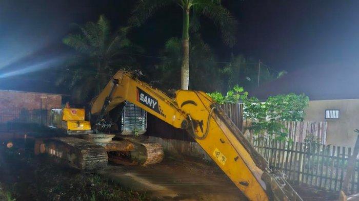 Penangkapan Alat Berat di Desa Pemayungan Tebo, PT ABT Ungkap Banyak ...
