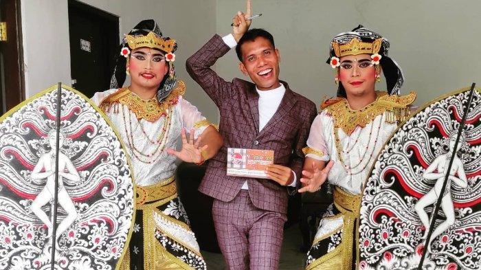 Masih Ingatkan Dengan Penyanyi Nyentrik " Udin Sedunia"? Begini ...