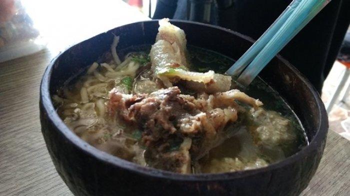 Gimana Rasanya Bakso Disajikan Dalam Batok Kelapa? Sensasi Berbeda di ...