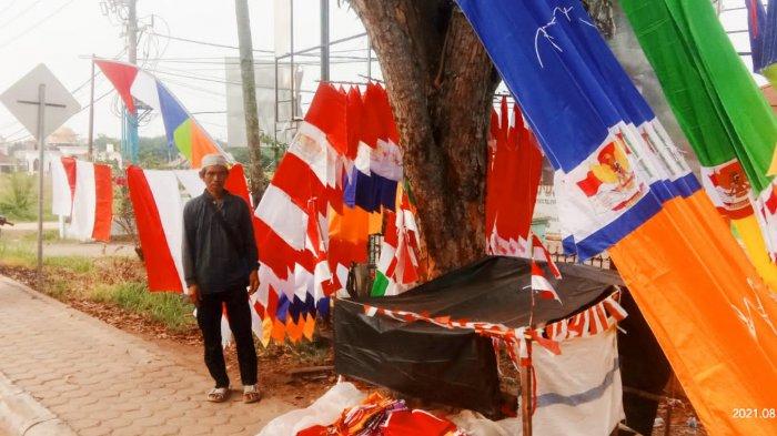 Cerita Cecep Pria Asal Garut Mencari Berkah di HUT RI Dengan Berjualan ...