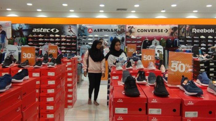 Diskon Sepatu Hingga 70 Persen di Mall Jamtos, Ada Precise, Homy ped ...