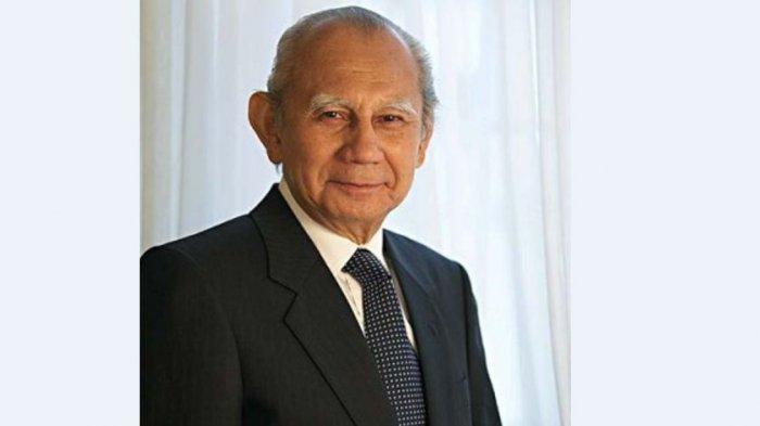 Siapakah Sebenarnya Mafia Berkeley Indonesia? Jejak Emil Salim Arsitek ...