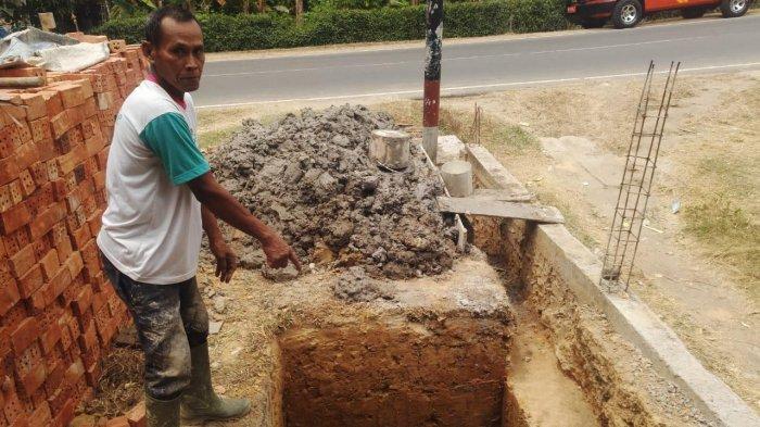 Gali Septic Tank, Cangkul Buruh Bangunan di Jambi, Temukan Benda ... Gali Septic Tank, Cangkul Buruh Bangunan di Jambi, Temukan Benda ...