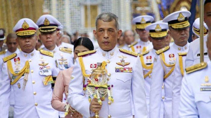 Ini Sumber Foto Syur Selir Raja Thailand yang Bocor, Sineenat Selfie ...