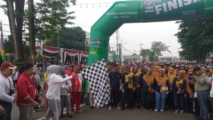 PJ Wali Kota Jambi Lepas Jalan Santai HUT PGRI - Tribunjambi.com