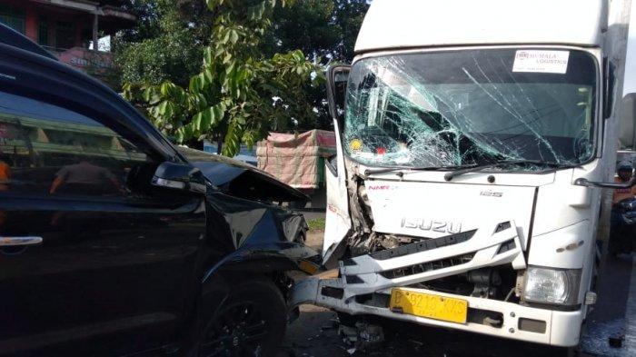 BREAKING NEWS: Kecelakaan Beruntun di Simpang Rimbo, 6 Kendaraan ...