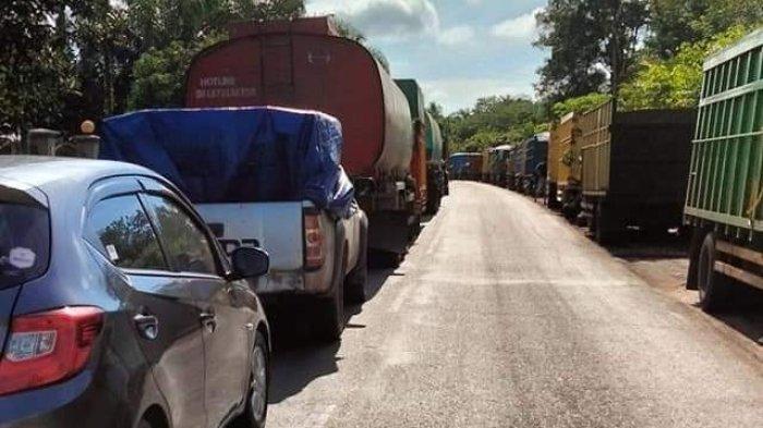 Jalan Muara Tembesi-Muara Bulian Macet 3 Km, Pengendara Sebut Ada Truk Parkir di Bahu Jalan ...