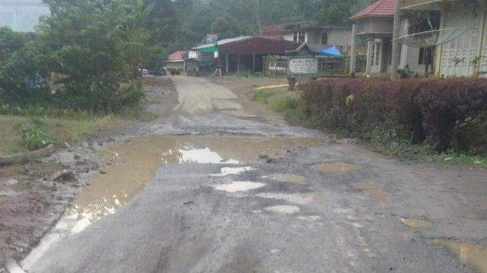 Warga Sebut Pemkab Kerinci Pilih Kasih, Jalan Sungai Hangat Bertahun-tahun Rusak Tak Diperbaiki ...