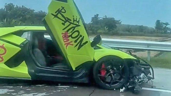 Momen Lamborghini 'Bitcoin 100K' Seruduk Suzuki Ignis di Tol Jombang ...