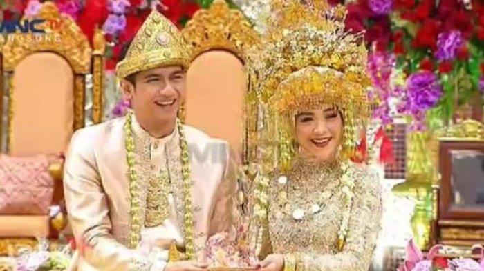 Wanita Ini Kaget Lihat Isi Souvenir Pernikahan Ria Ricis dan Teuku Ryan ...