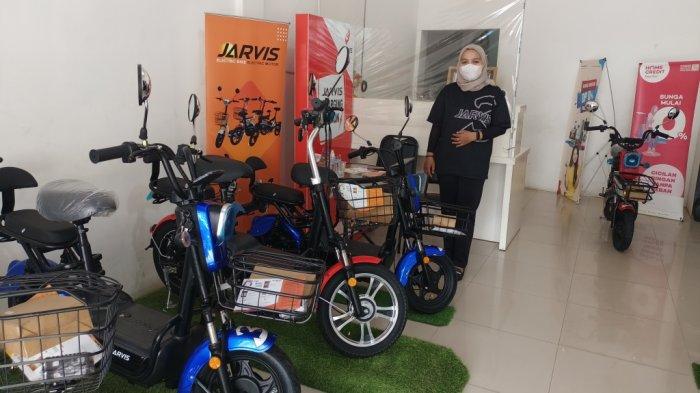 Motor Listrik Jarvis, Rp 80 Ribu Bisa Tempuh Jarak 500 km - Tribunjambi.com