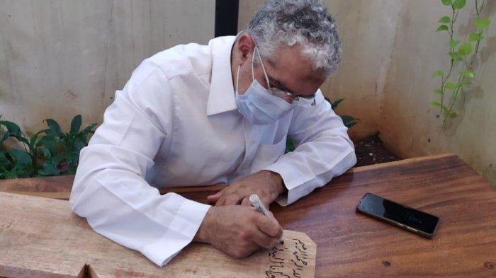 Mengenal Lebih Dekat Sosok Syekh Beleid Hamidy Penulis Batu Nisan Syekh ...