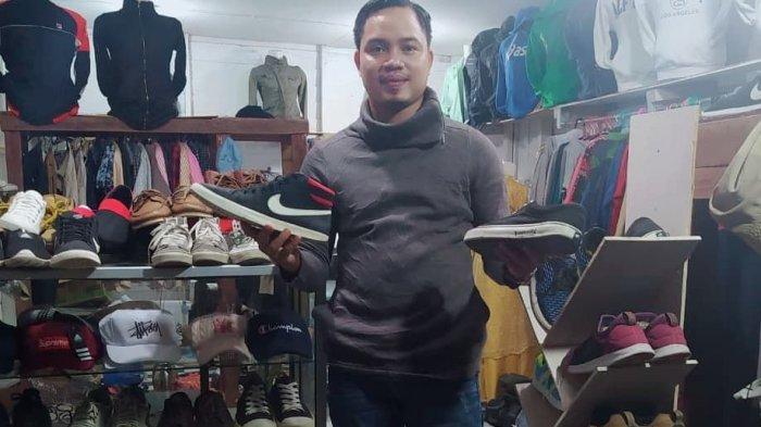 Tren Sepatu Seken Branded, Pemilik Toko di Kuala Tungkal Ini Bisa Raup ...