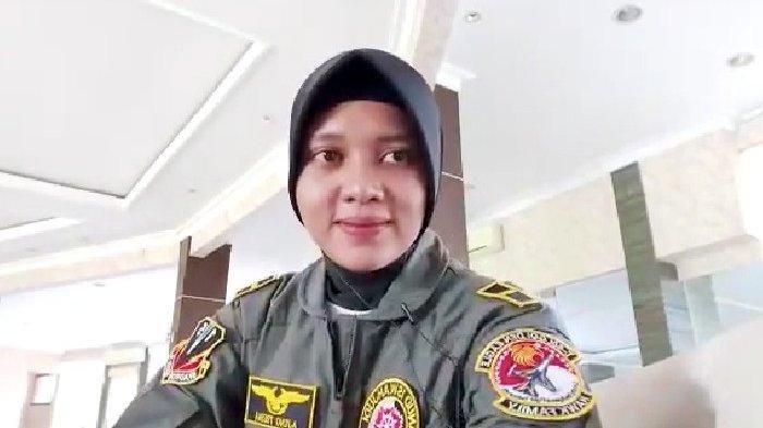 Indonesia Bangga dengan Ajeng Trisna Dwi Wijayanti, Jadi Pilot Pesawat ...