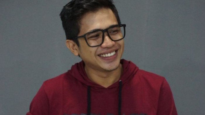 Pukul 14.30, Azmi, Penyanyi Asal Kuala Tungkal, Bongkar Perjalanan Lagu ...