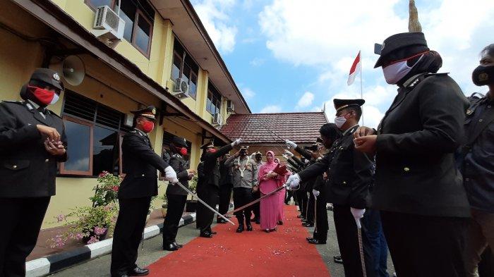 Pisah Sambut Kapolres Bungo, AKBP Mokhamad Lutfi dan AKBP Trisaksono Ikuti Pedang Pora ...