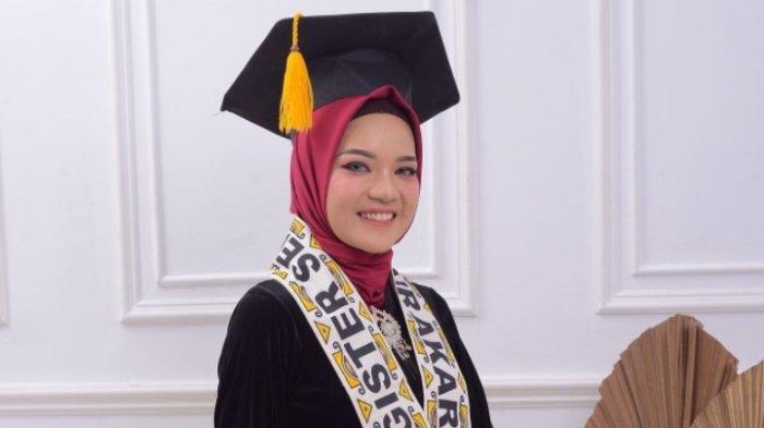 FEMALENIAL Dosen Unja Rosa Rosida Mencoba Mengangkat Kembali Kesenian ...