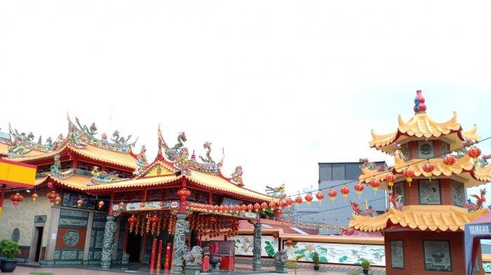 Sembahyang Leluhur Menjelang Imlek di Rumah Abu Samudra Bhakti, di ...
