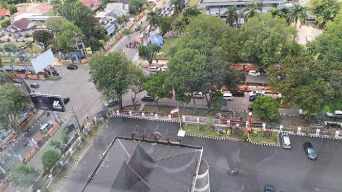 Sempat Padat, Arus Lalu Lintas di Simpang 4 Bank Indonesia Kembali ...