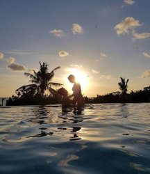 Ini Dia Deretan Foto Pasangan Artis yang Unggah Potret Mesra di Kolam Renang, Bikin Netizen Iri ...