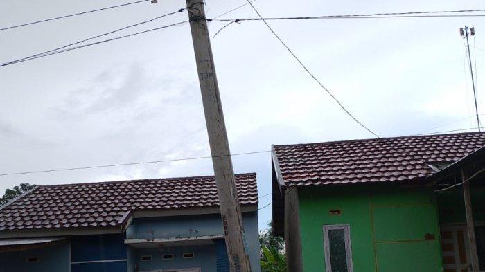 Tiang Listrik Miring di Perumahan Mutiara Selatan, PLN Akan Segera ...