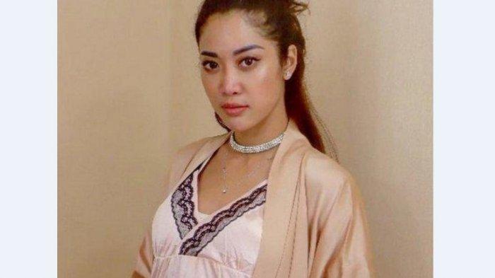 Masih Ingat Dengan Si Ratu Pensi Widi Viera? Begini Kisah Cintanya ...