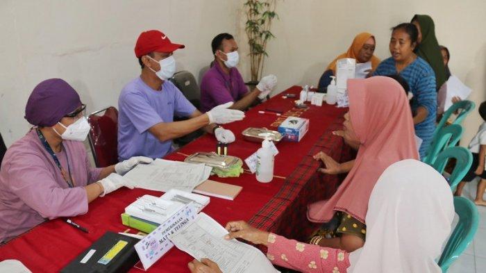 Warga Demak Korban Banjir Rob Sayung Dapat Layanan Kesehatan dari ...