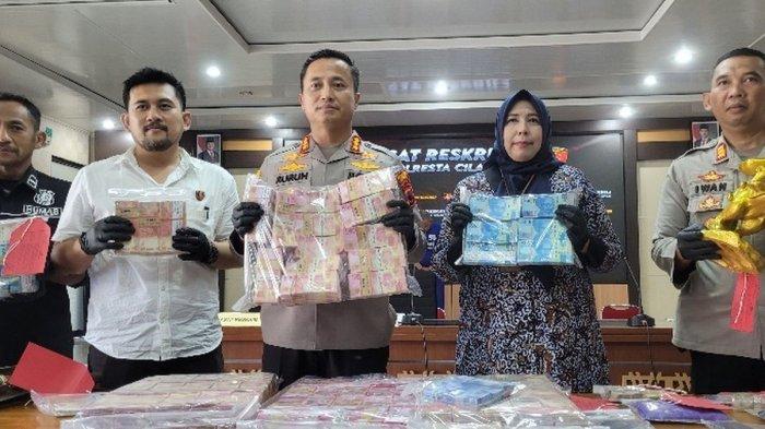 Praktik Gus Zidan Gandakan Uang di Cilacap Terbongkar, Korban Setor ...