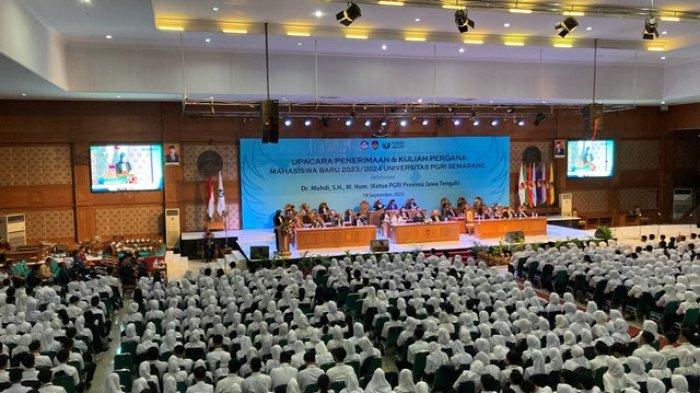 Kuliah Perdana 3.894 Mahasiswa Angkatan 2023/2024 UPGRIS, Ini Pesan ...
