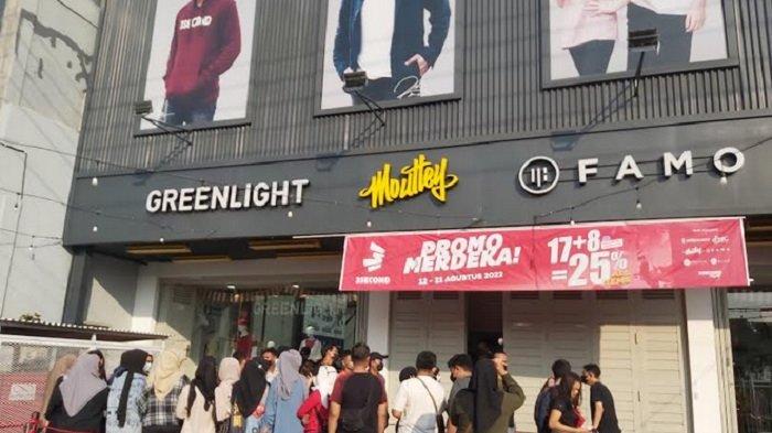 Ratusan Pengunjung Padati 3Second Family Store Pekalongan ...