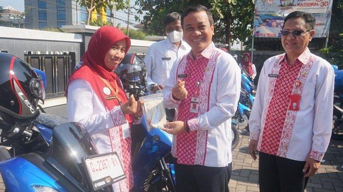 Sukseskan Program Bangga Kencana, Pemkot Pekalongan Serahkan Bantuan 18 ...