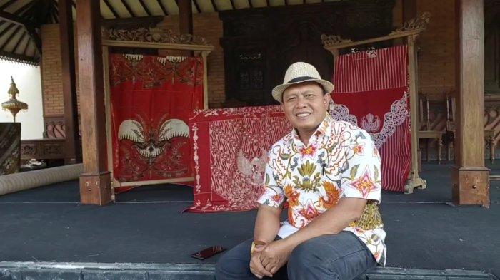 Perajin Batik di Pekalongan Ahmad Failasuf Buat Sutra Tulis Motif ...