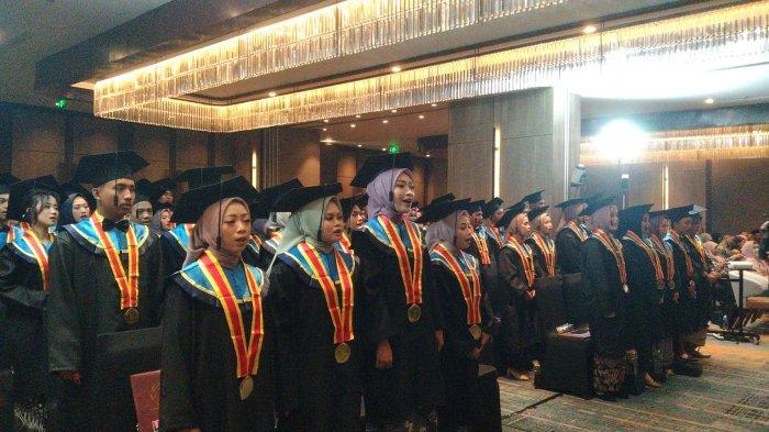 Lulusan AMIK JTC Siap Bersaing di Dunia Usaha dan Industri ...