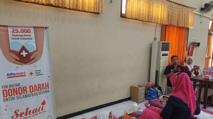 Momen Hari Pendidikan Nasional, Alfamart dan PMI Gelar Donor Darah di Sekolah Semarang ...