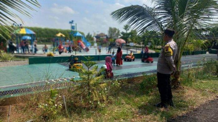 Polisi Patroli di Objek Wisata Demak Green Garden untuk Beri Rasa Aman Pengunjung - Tribunjateng.com