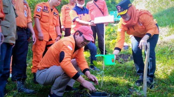 Siaga Bencana, BPBD Kabupaten Tegal dan Relawan Kebencanaan Tanam 400 Bibit Pohon - Tribunjateng.com