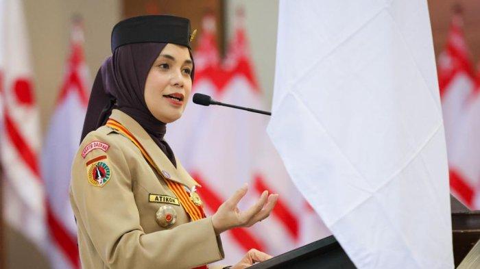 Kompak dan Gotong Royong, Pesan Atikoh Ganjar Saat Lepas Kontingen ... Kompak dan Gotong Royong, Pesan Atikoh Ganjar Saat Lepas Kontingen ...