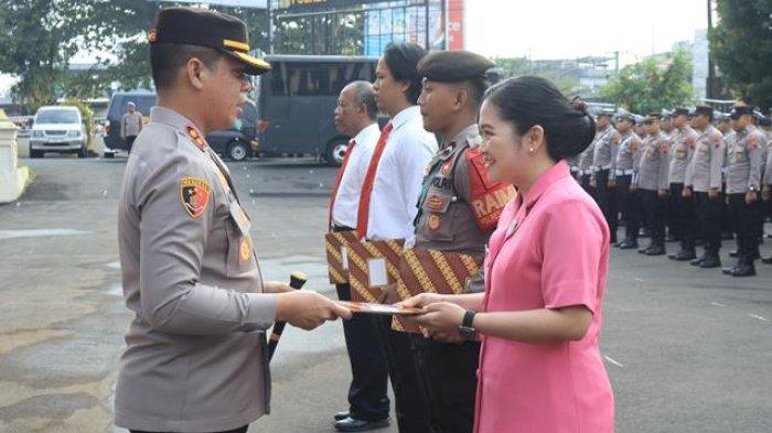 AKBP Achmad Akbar Beri Penghargaan kepada Personel dan Bhayangkari Polres Purbalingga ...