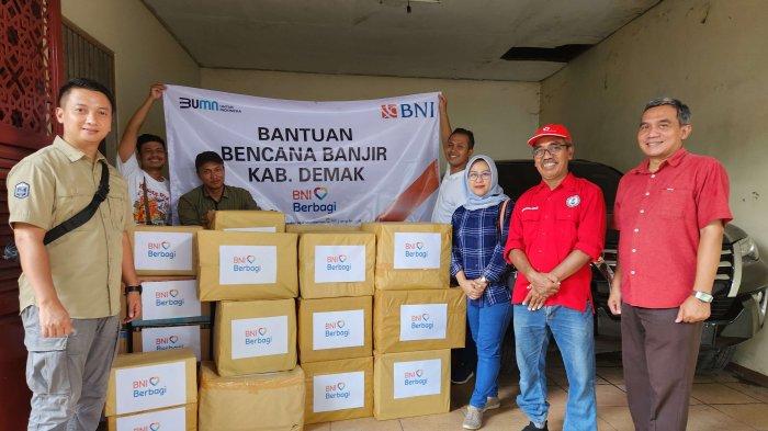 BNI Salurkan Bantuan untuk Korban Banjir di Karanganyar - Demak - Tribunjateng.com