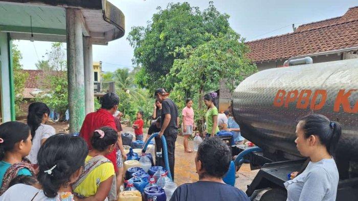 BPBD Kabupaten Kendal bersama Bank Jateng Salurkan Bantuan Air Bersih - Tribunjateng.com