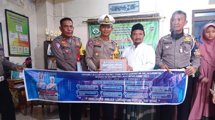 Hari Ke-12 Operasi Candi, Satlantas Polres Tegal Kota Gelar Bakti Sosial - Tribunjateng.com